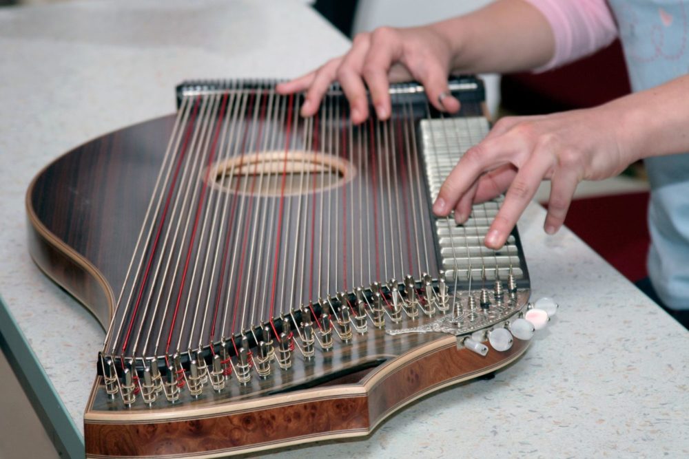 Cithare - Guide des Instruments de Musique de A à Z - Musicothérapie ...